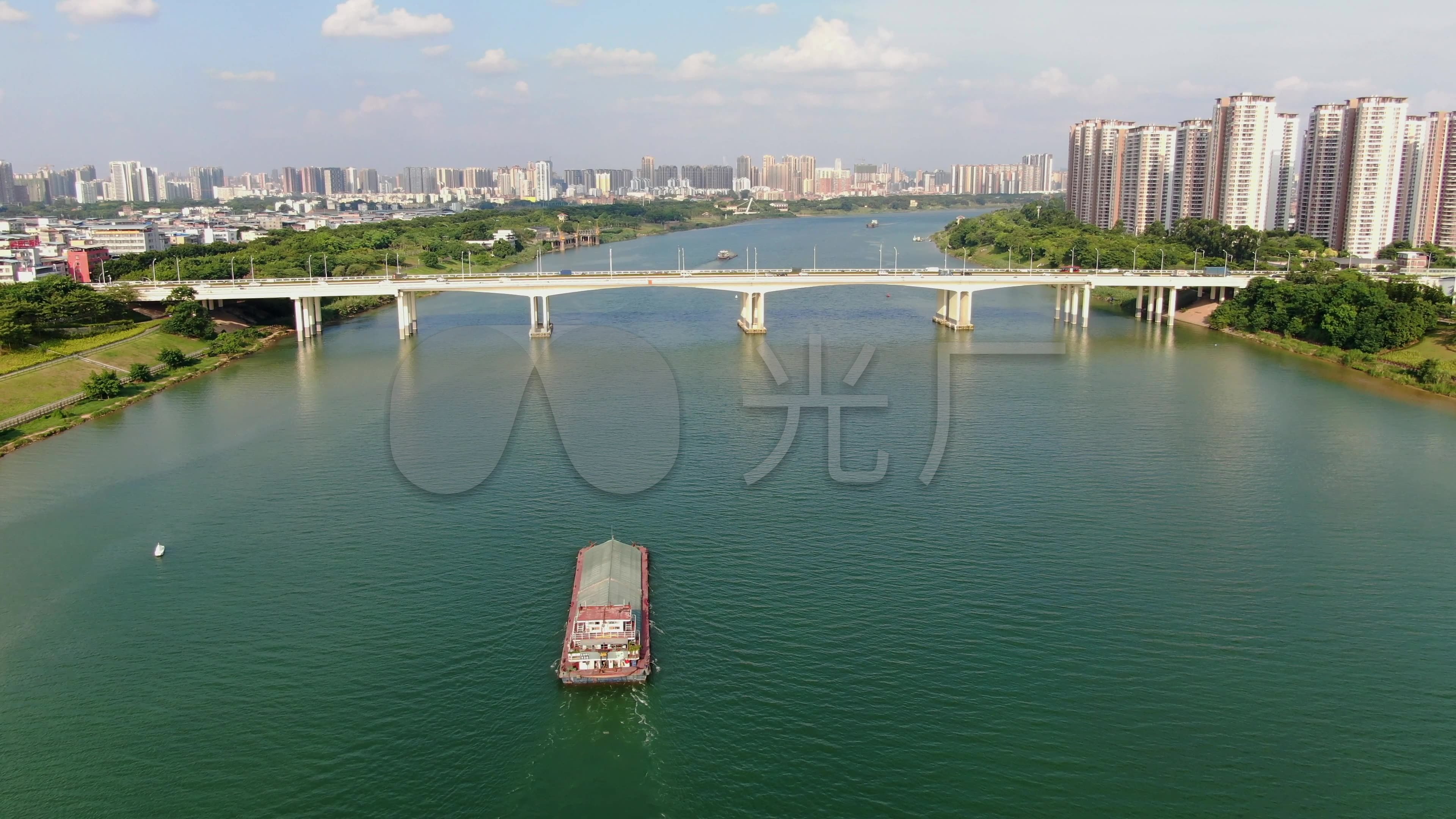 江面上的船只，环绕航拍_3840X2160_高清视频素材下载(编号:8793851)_实拍视频_光厂(VJ师网) www.vjshi.com