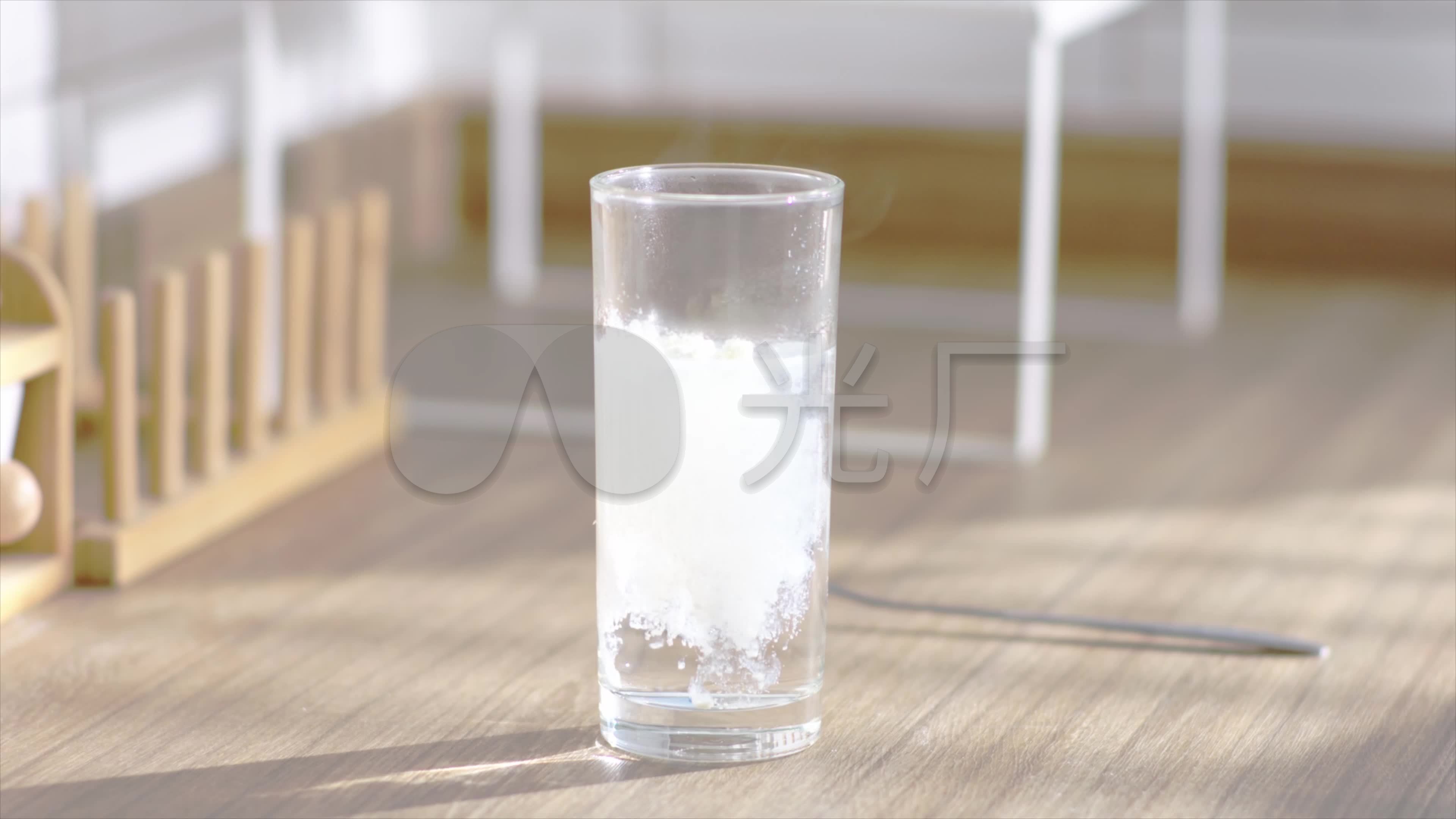 老年人小朋友喝驼奶牛奶3840x2160高清视频素材下载编号8883271实拍视频光厂vj师网