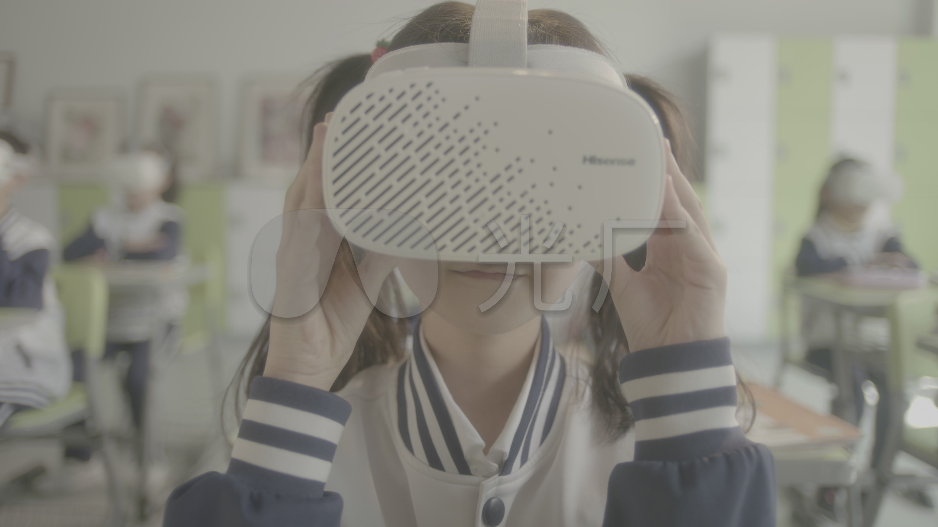 女孩带着VR眼镜上课_3840X2160_高清视频素材下载(编号:9048501)_实拍视频_光厂(VJ师网) www.vjshi.com