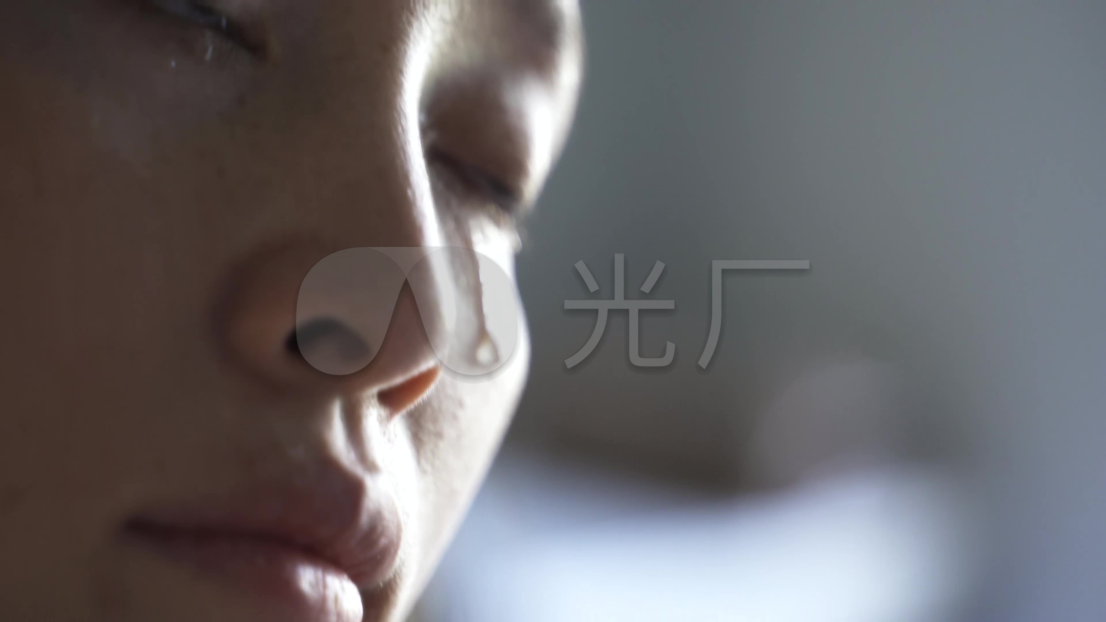 女人流泪特写眼睛流泪眼泪滑落的瞬间哭泣痛3840x2160高清视频素材下载编号9127303实拍视频光厂vj师网