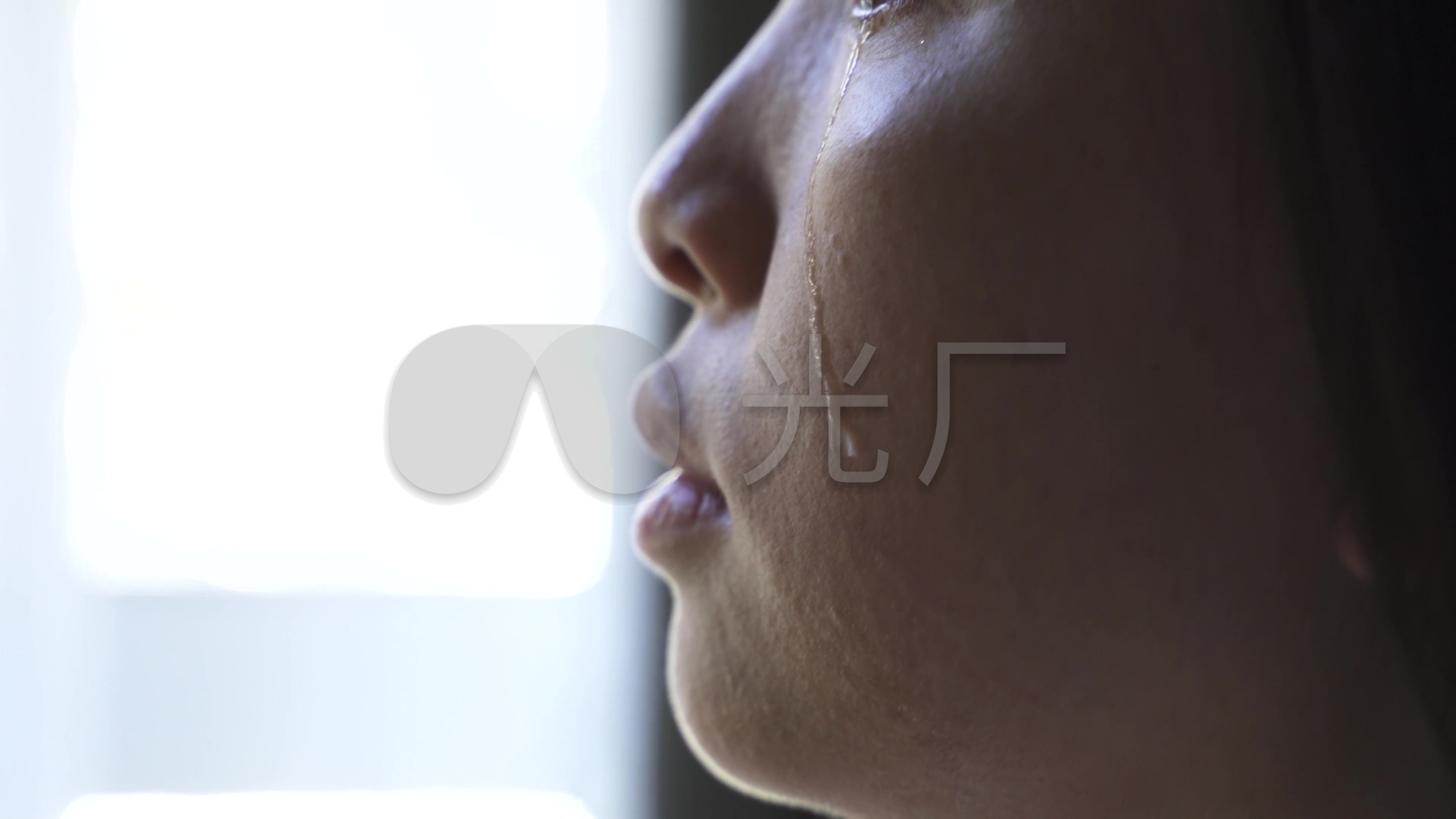 女人流泪特写眼睛流泪眼泪滑落的瞬间哭泣痛3840x2160高清视频素材下载编号9127303实拍视频光厂vj师网