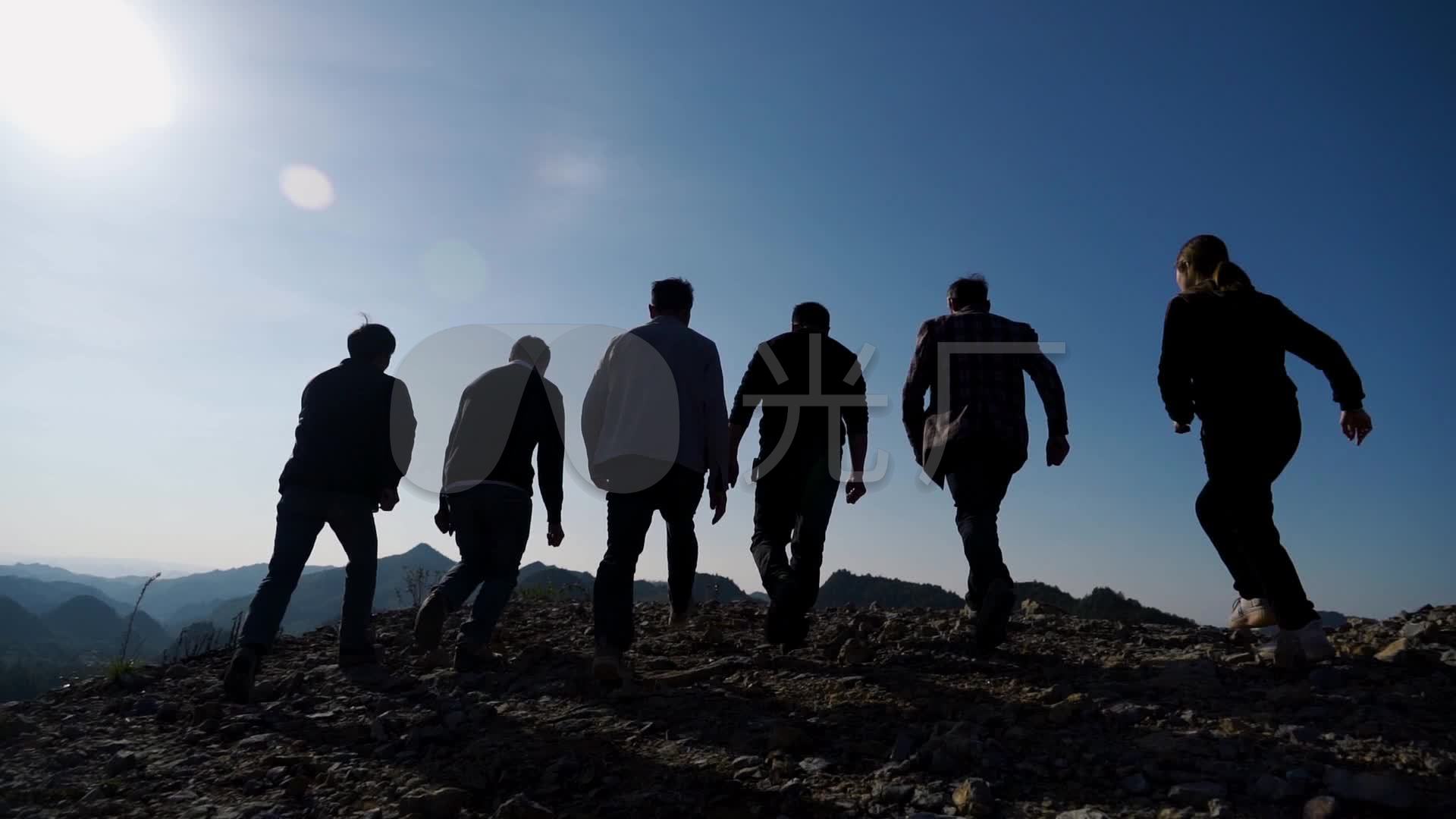 一群人山顶欢呼跳跃庆祝逆光剪影拥抱未来1920x1080高清视频素材下载编号9536529实拍视频光厂vj师网