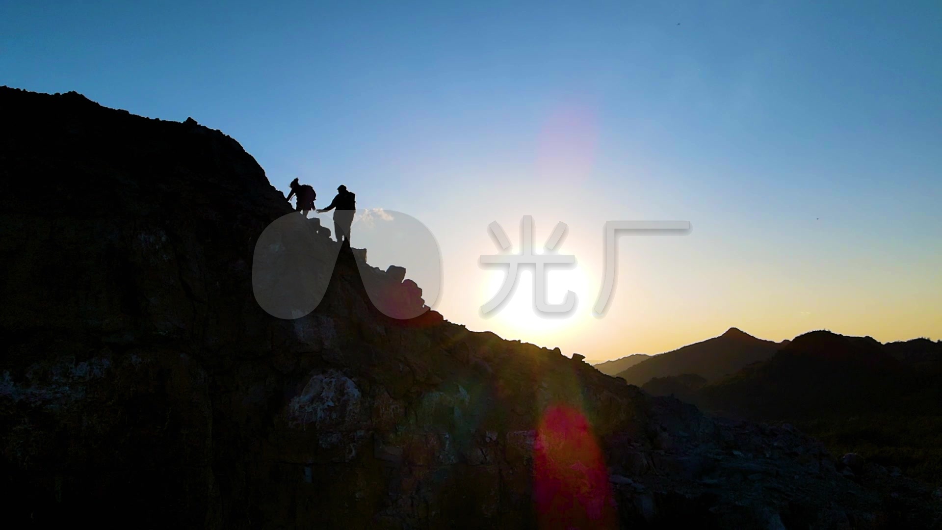 团队逆光登山剪影攀登顶峰山顶欢呼成功登顶1920x1080高清视频素材下载编号9789371实拍视频光厂vj师网