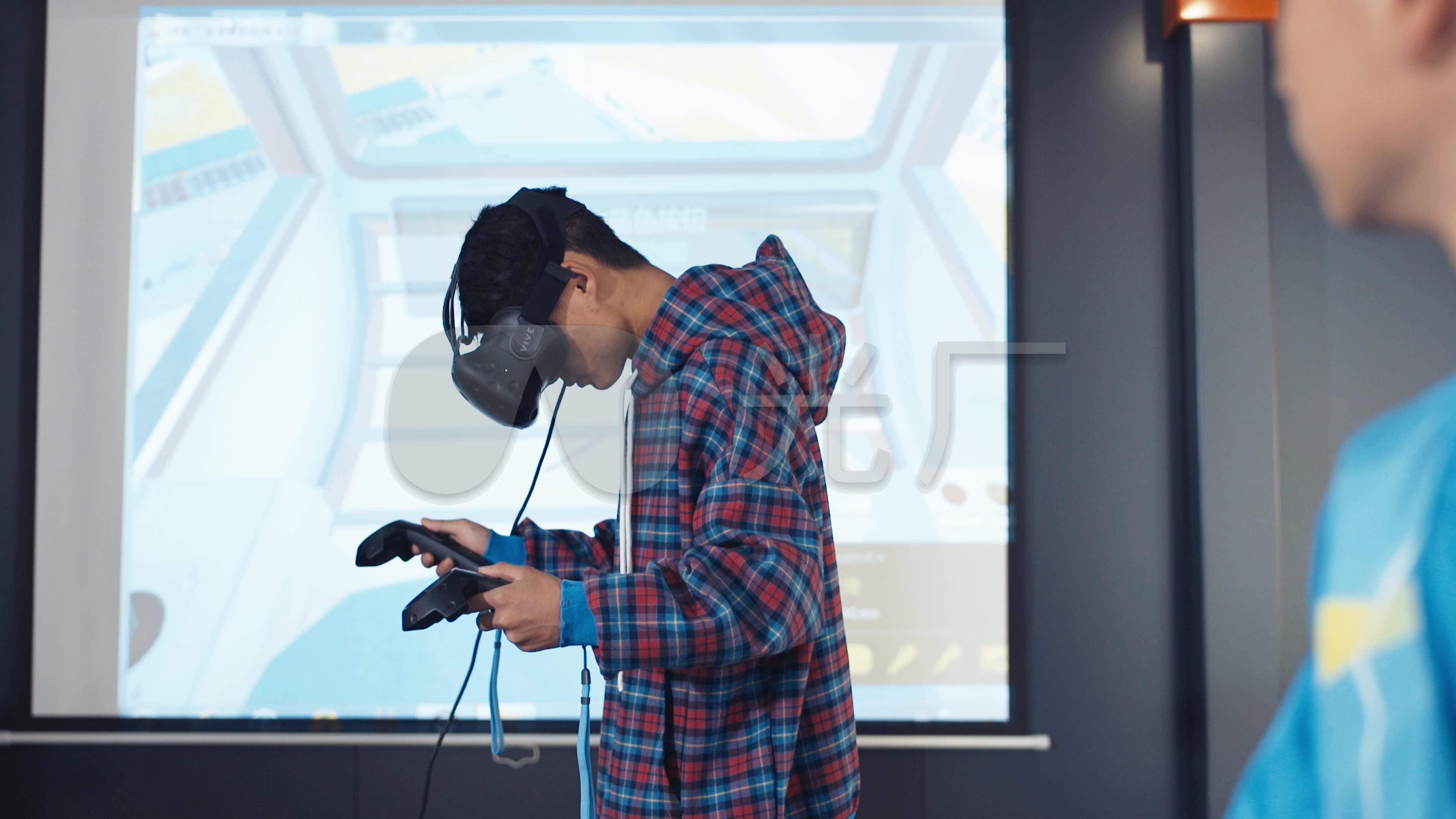 VR实验室_VR体验_虚拟现实_3840X2160_高清视频素材下载(编号:9876853)_实拍视频_光厂(VJ师网) www.vjshi.com