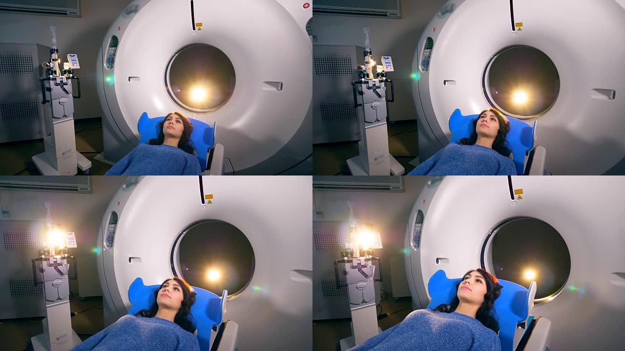 女性患者在CT_MRI扫描仪上。4K。_视频素材下载
