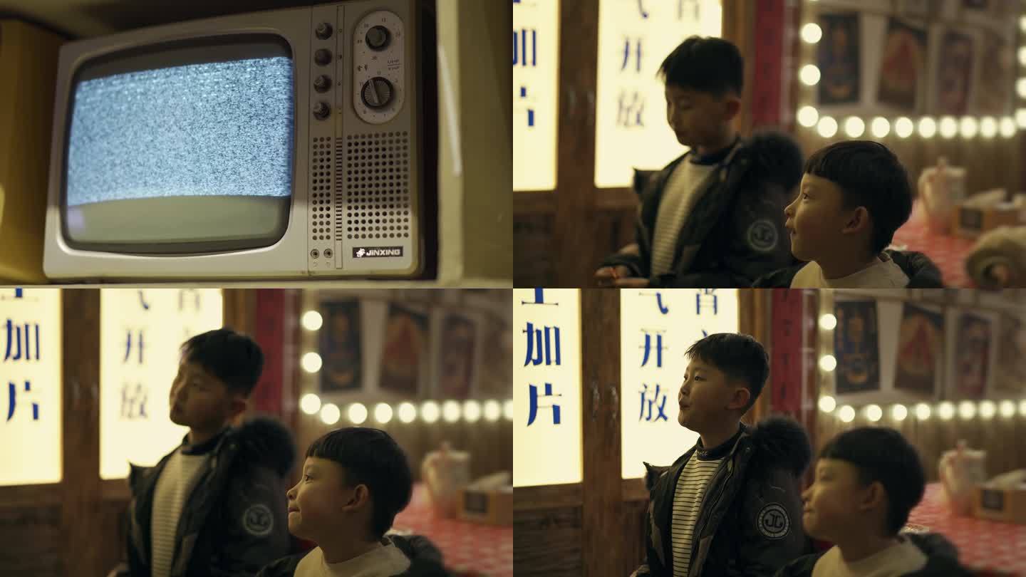 老电视看电视的小朋友_视频素材下载_编号:27895090_光厂(VJ师网) www.vjshi.com